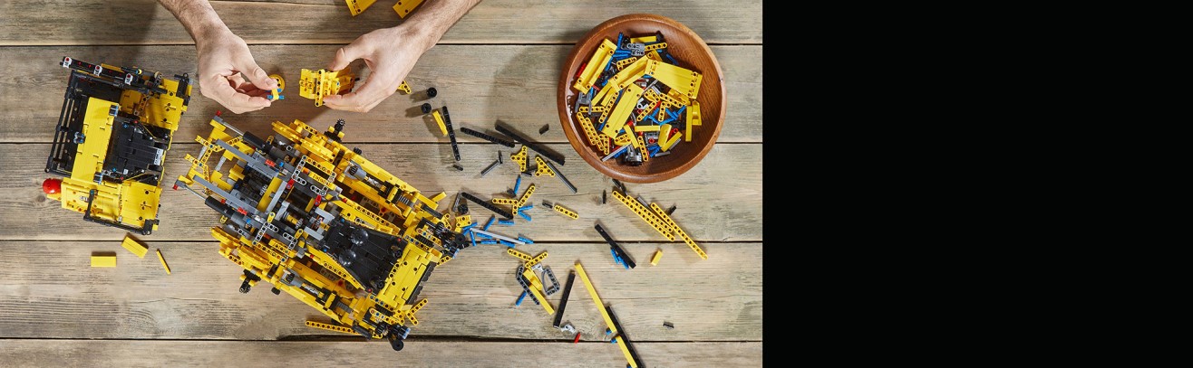 Конструктор LEGO Technic Бульдозер Cat D11 на пульте управления (42131 ...